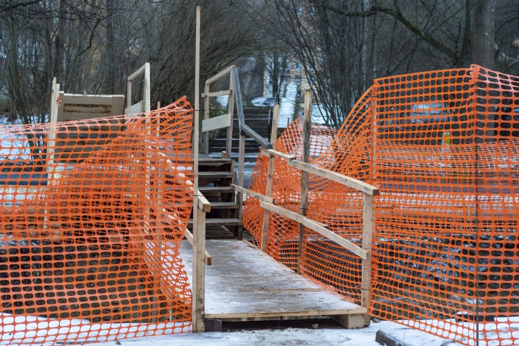 Why Warning Mesh Is Important In Reducing Workplace Injuries